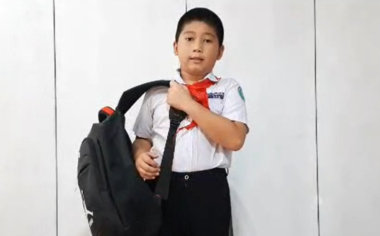 【ラオス】Athidさんの登校時の服装 - APCC for education