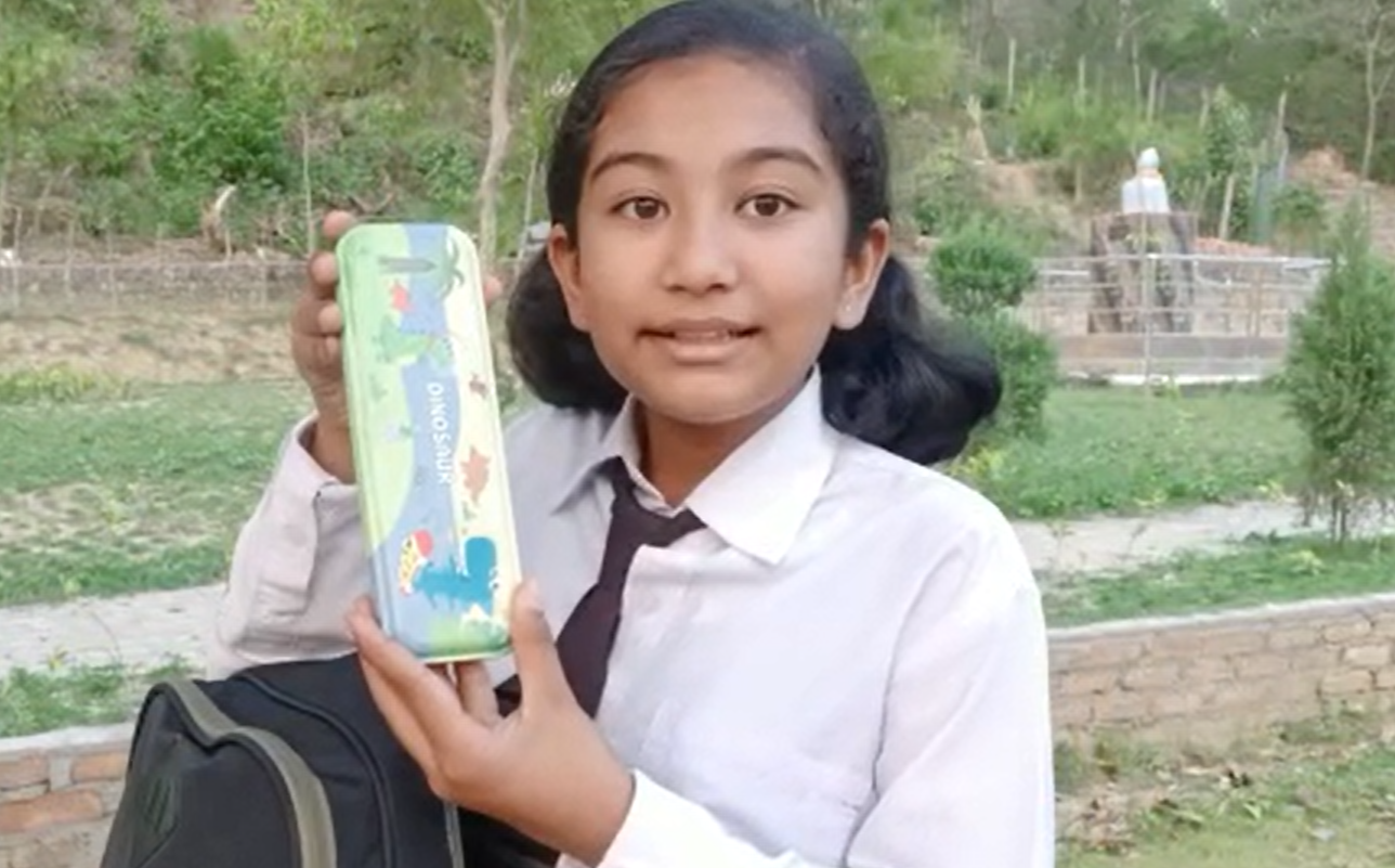 【ネパール】Siyaさんの登校時の服装 - APCC for education